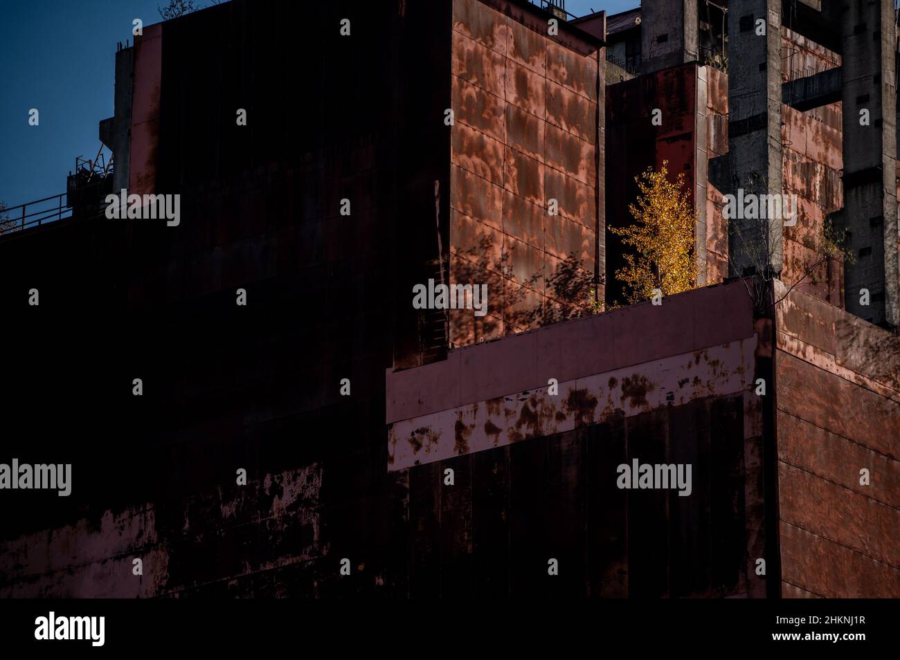 The 5th reactor at the Chernobyl Nuclear Power Plant was never finished ...