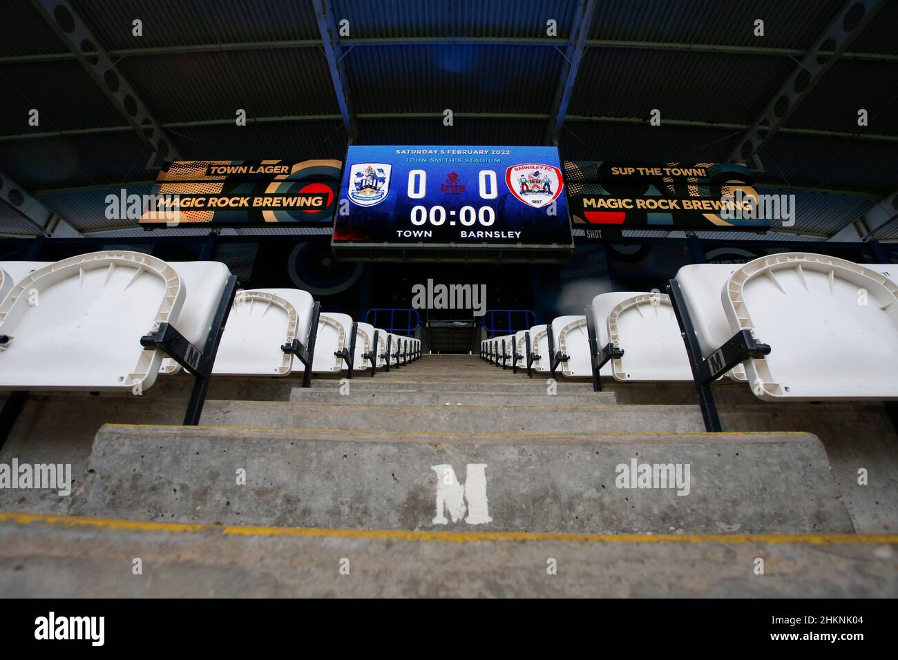 The emirates stadium scoreboard hi-res stock photography and images - Alamy