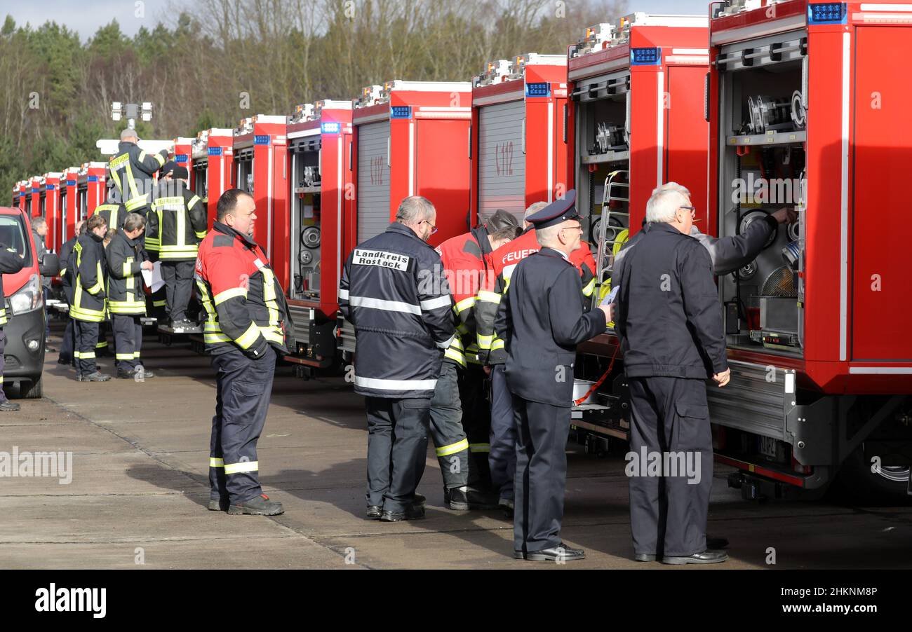 Neu Poserin, Germany. 05th Feb, 2022. 16 portable fire engines (TSF ...