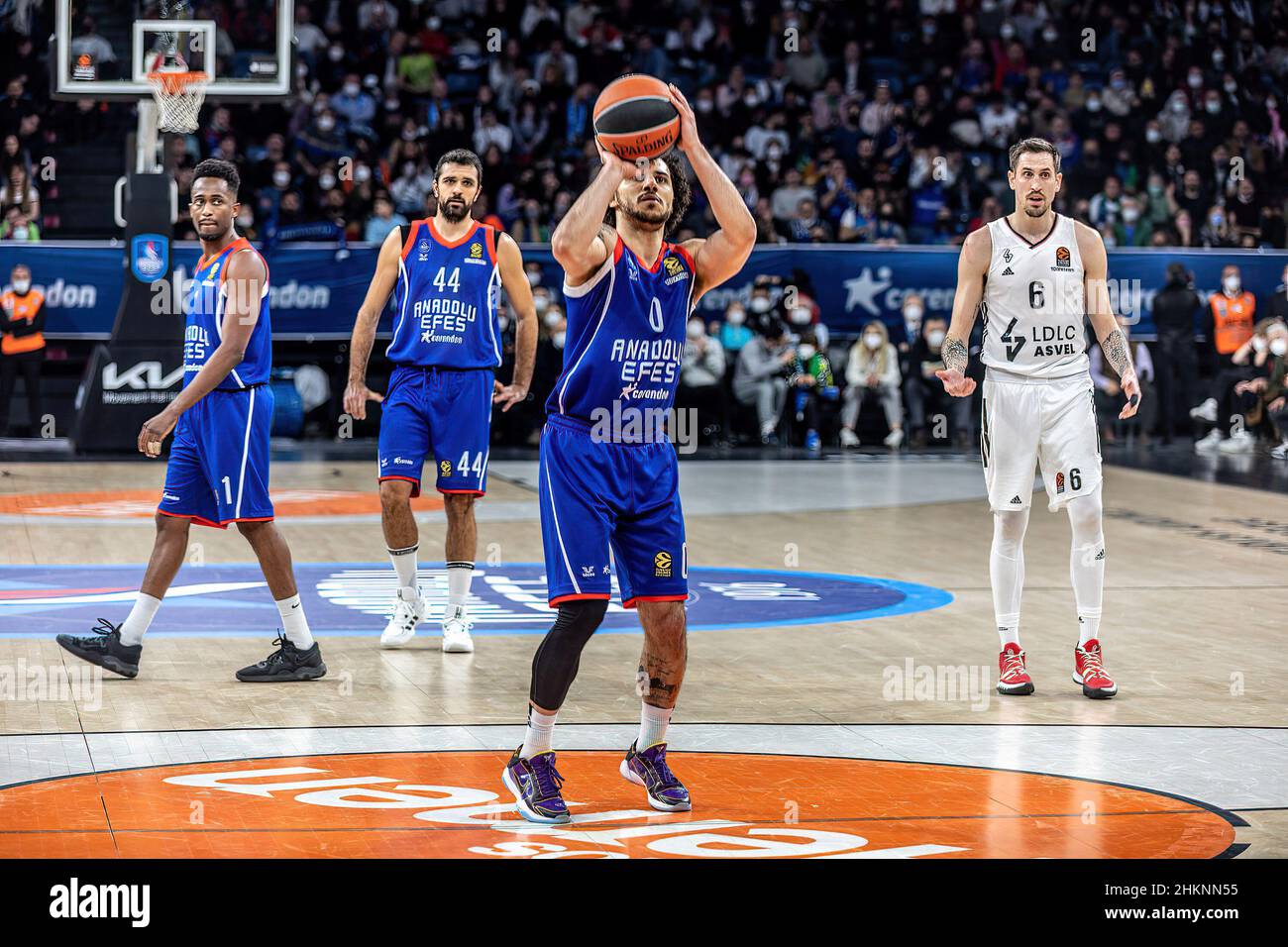 Istanbul, Turkey. 04th Feb, 2022. Shane Larkin (No.22) of Anadolu Efes ...