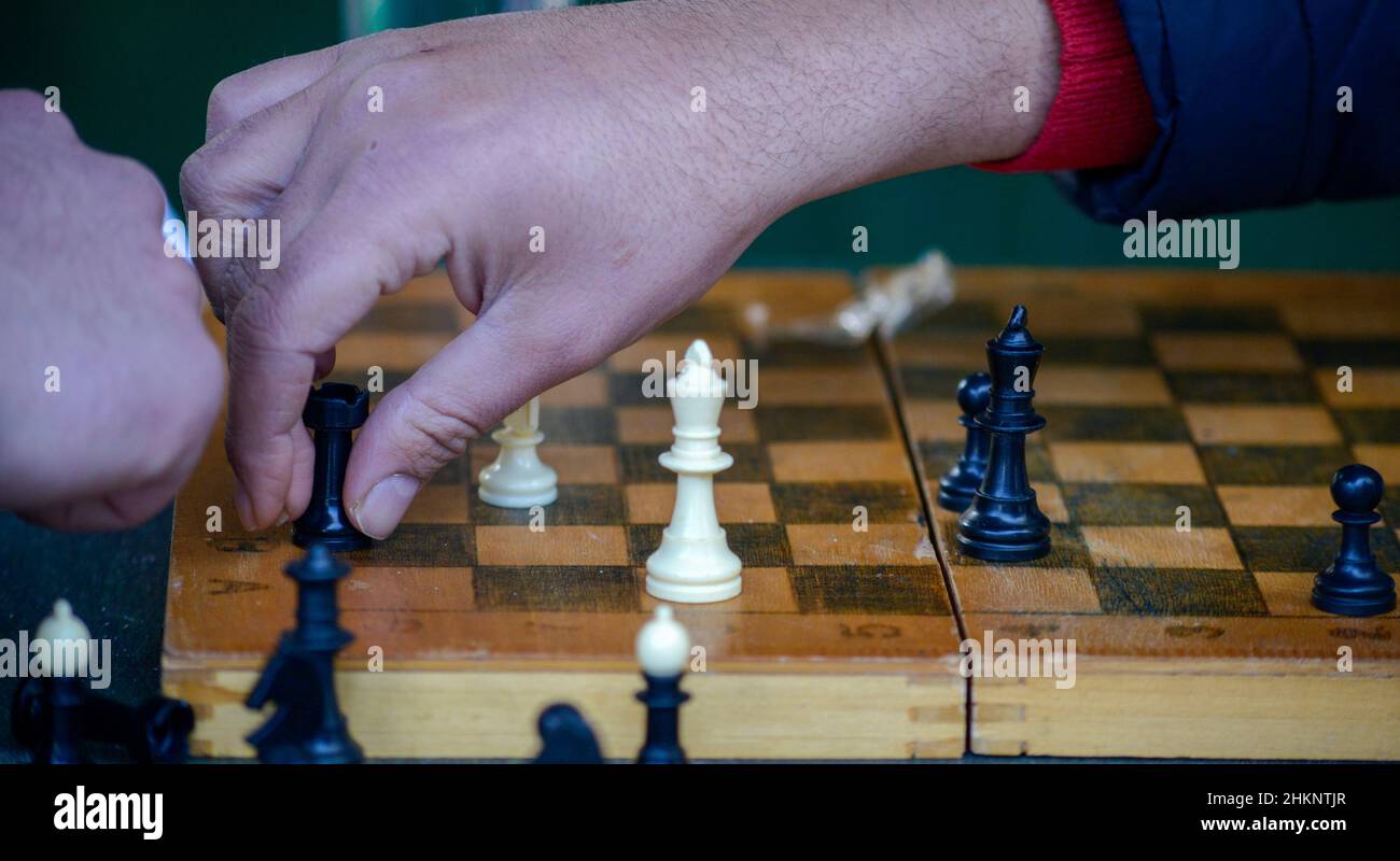 hand of a man playing chess outdoor Stock Photo - Alamy