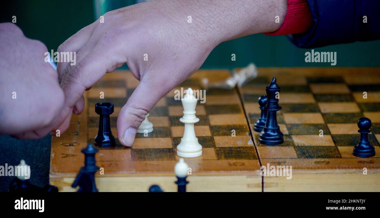 hand of a man playing chess outdoor Stock Photo - Alamy