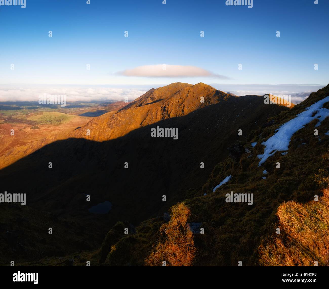 Spectacular McGillycuddy Reeks mountains in morning light Stock Photo ...