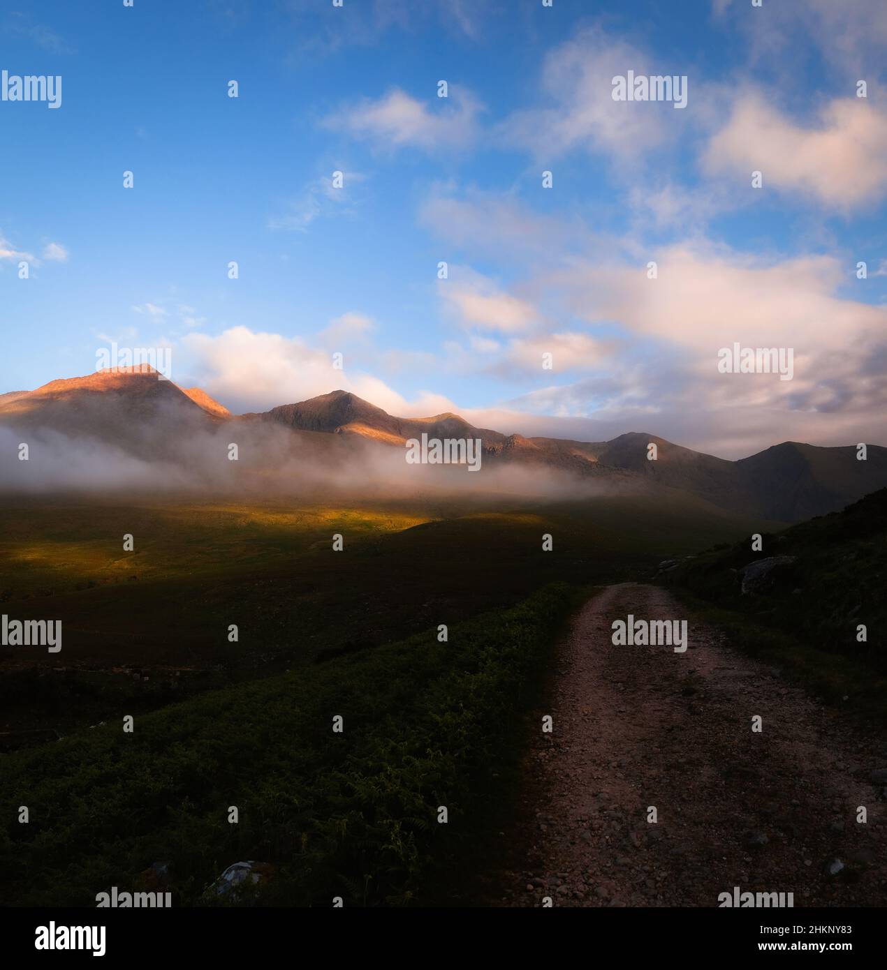 Spectacular McGillycuddy Reeks mountains in morning light Stock Photo ...
