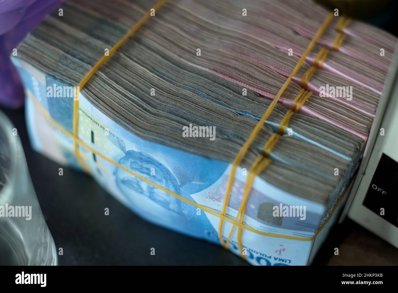 Banknotes tied hi-res stock photography and images - Alamy