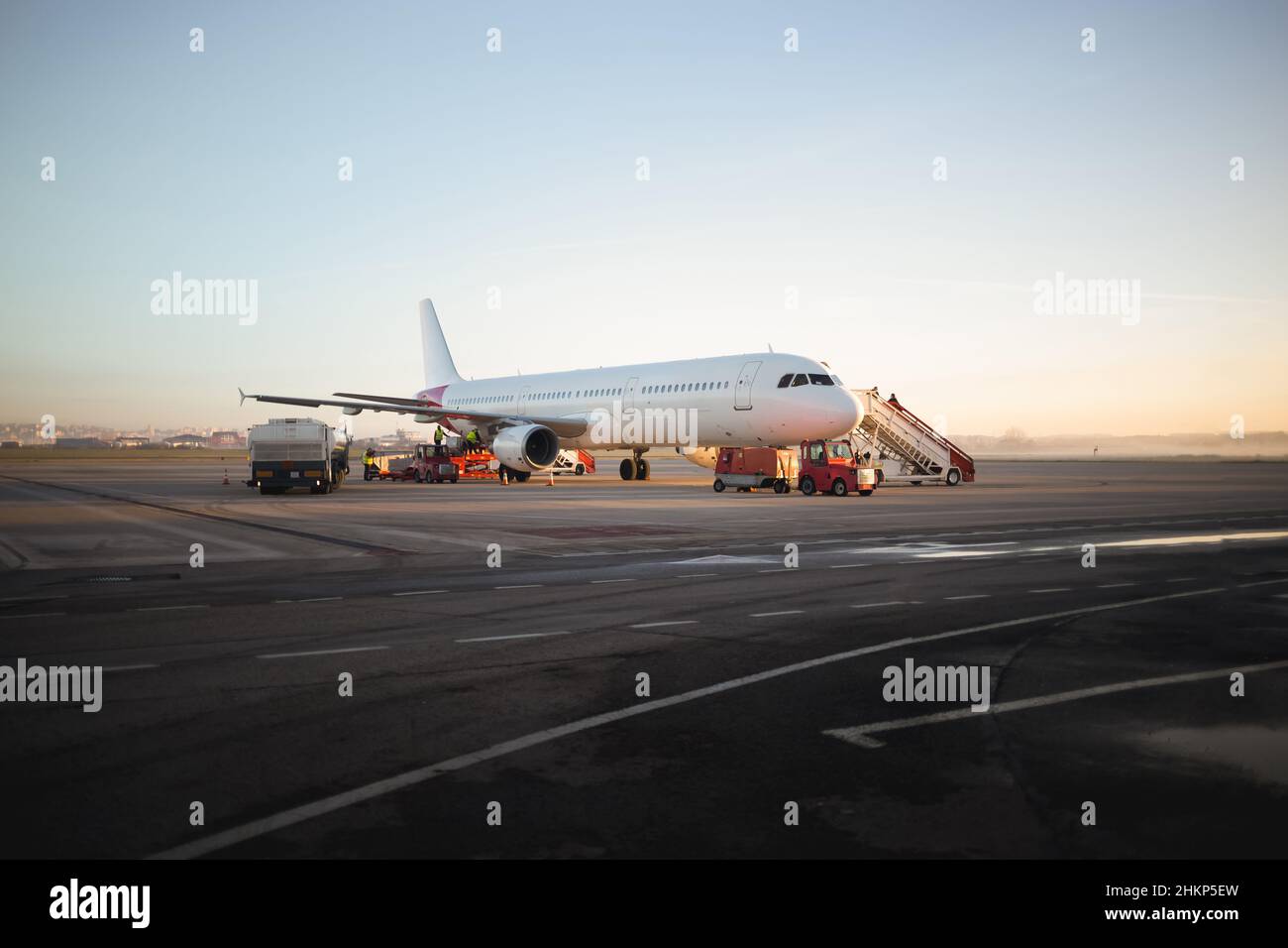 Airplane ready to take off at the airport Stock Photo - Alamy