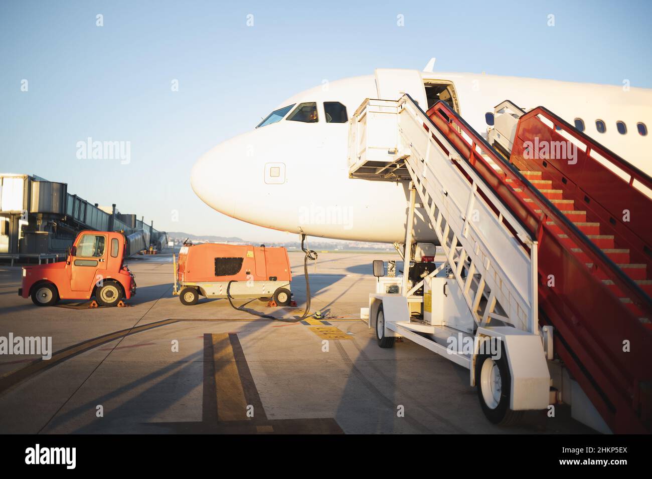 Airplane ready to take off at the airport Stock Photo - Alamy