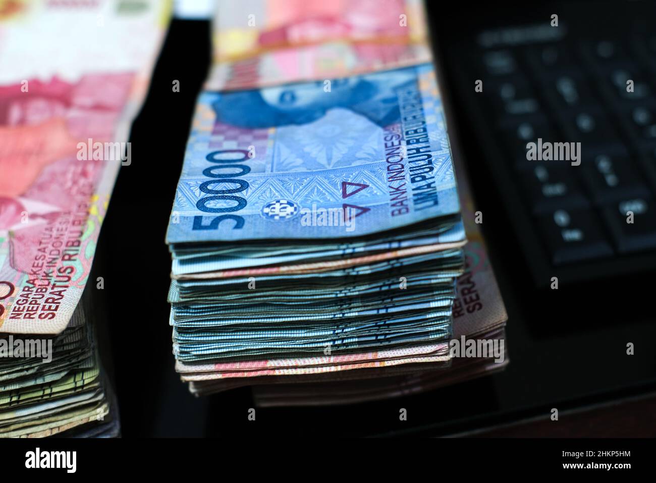 Banknotes tied hi-res stock photography and images - Alamy