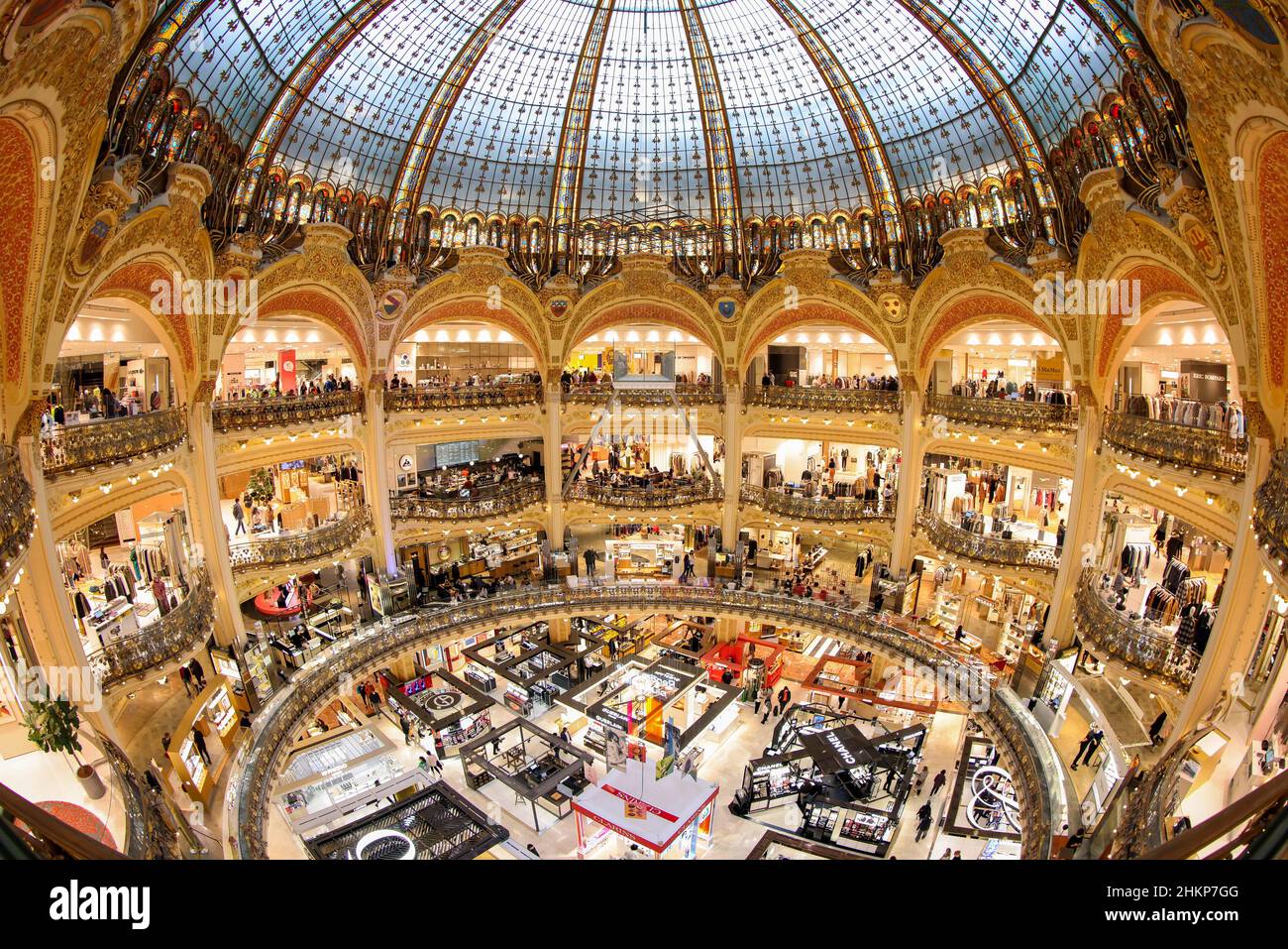 Paris, France. 20th Oct, 2021. View into the traditional flagship store ...
