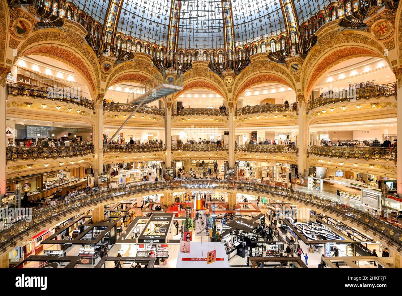 Paris, France. 20th Oct, 2021. View into the traditional flagship store ...