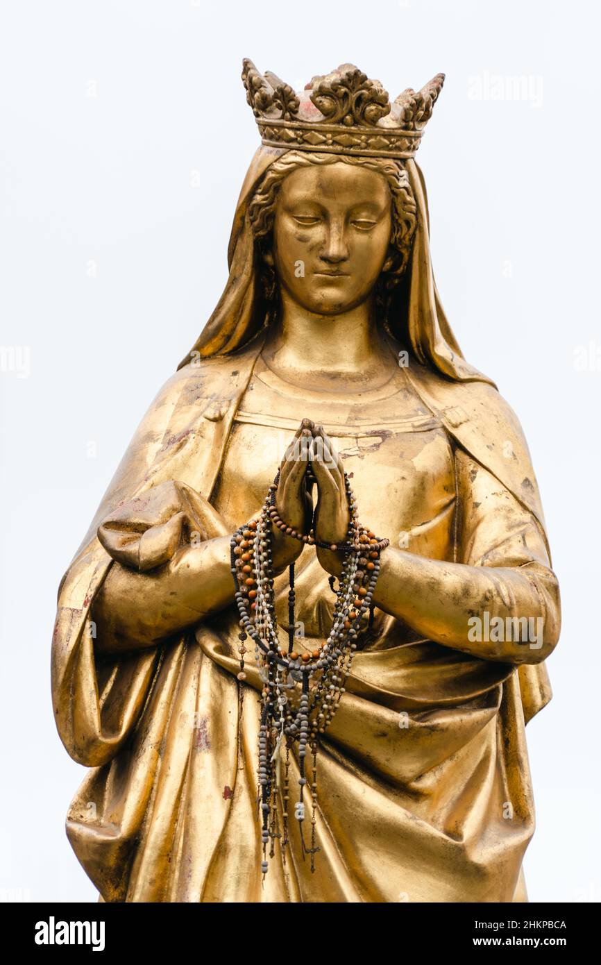 Shot gold statue virgin mary hi-res stock photography and images - Alamy