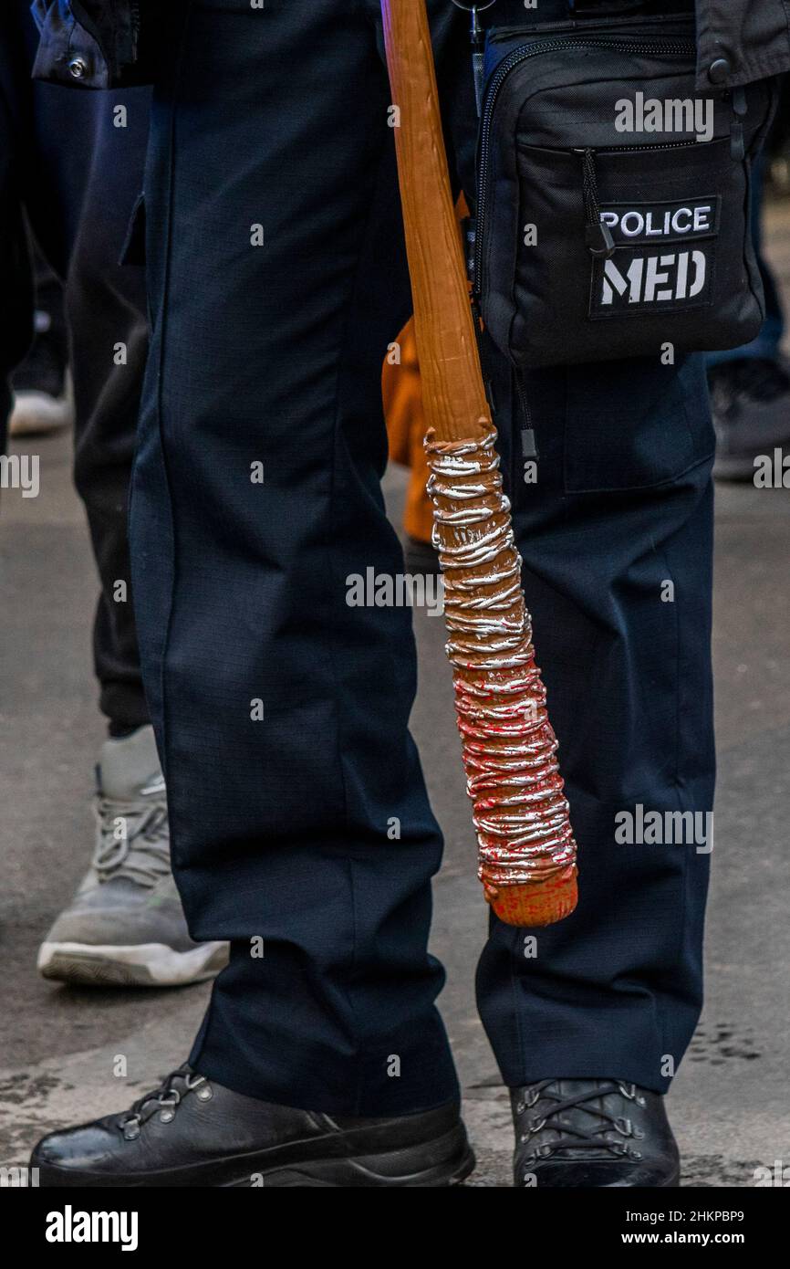 London, UK. 5th Feb, 2022. Members of the public called the police ...