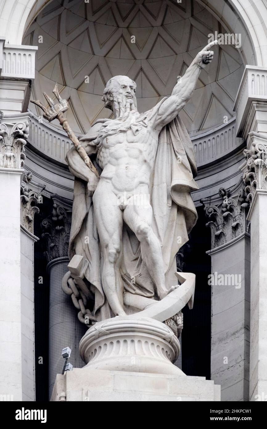 Statue of Father Thames above 10 Trinity Square, former Headquarters of ...