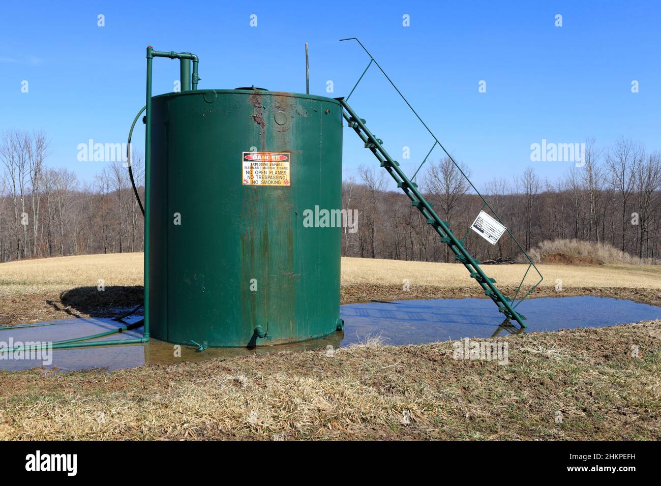 Fluid reservoirs hi-res stock photography and images - Alamy