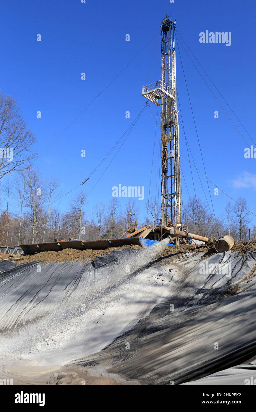 Drilling Derrick on the sky background, Ohio, USA Stock Photo - Alamy