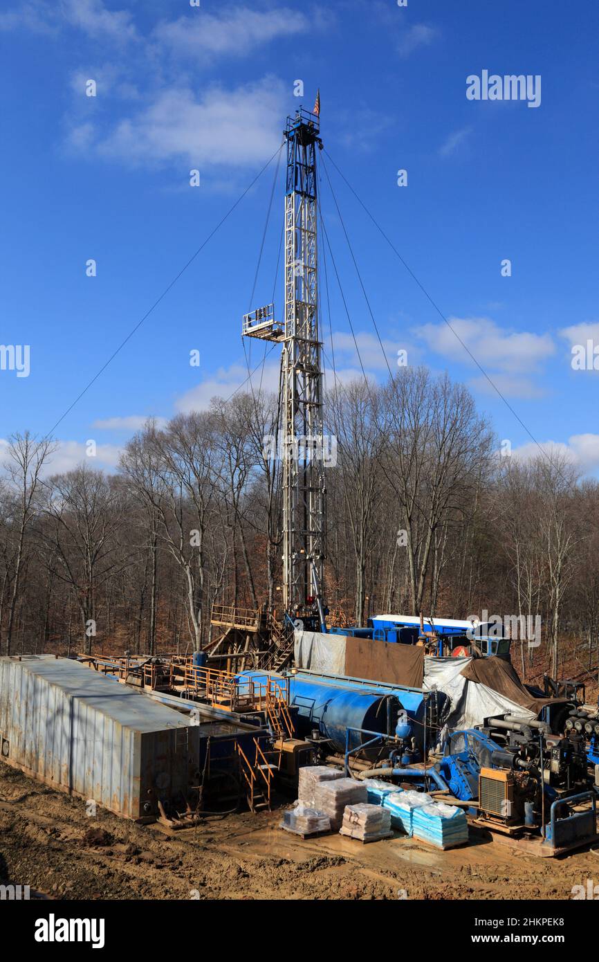 View Of Drilling Derrick in Ohio, USA Stock Photo - Alamy