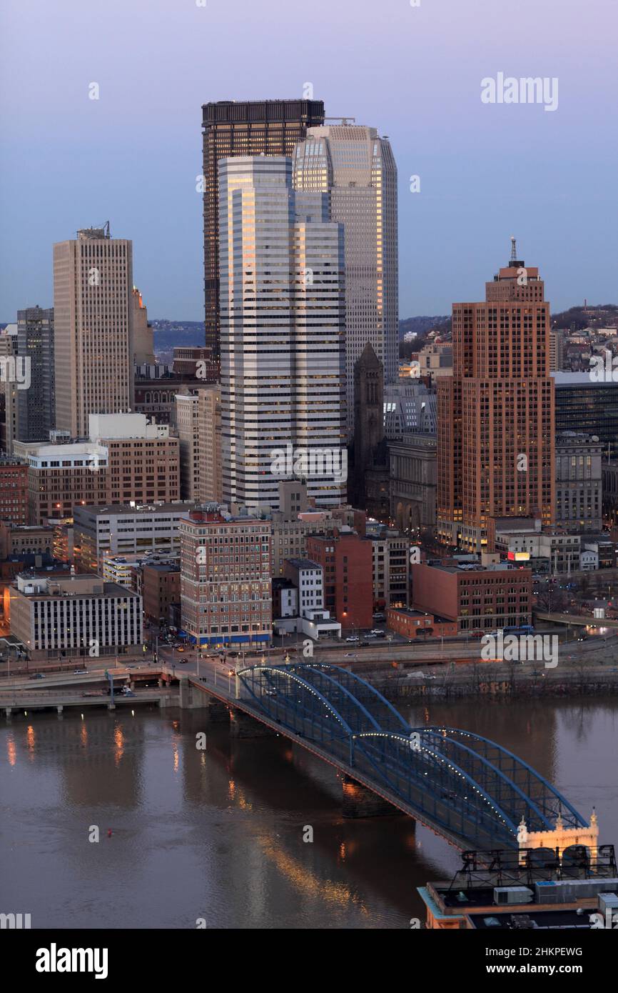 Thise are buildings in Pittsburgh at night, USA, Pennsylvania Stock ...
