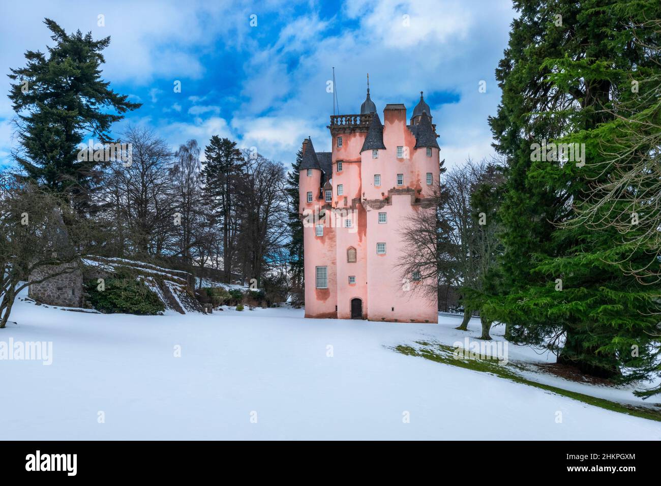 Scottish castles winter snow hi-res stock photography and images - Alamy
