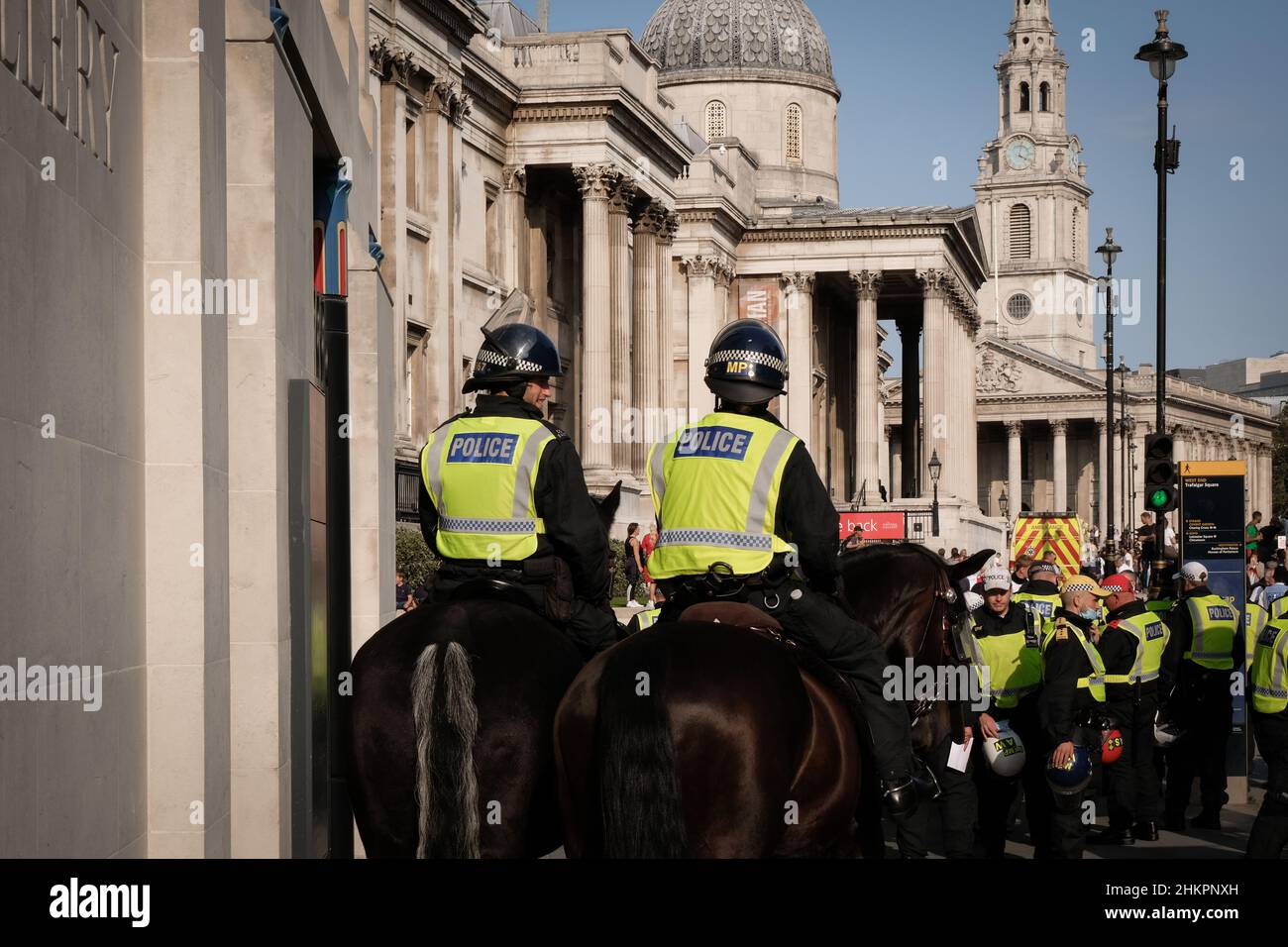 Guard gallery hi-res stock photography and images - Alamy