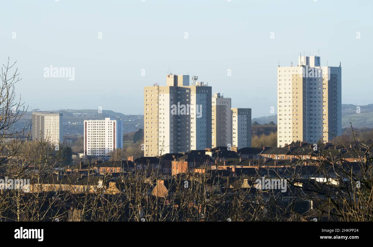 High rise council flat in deprived poor housing estate in Glasgow Stock ...