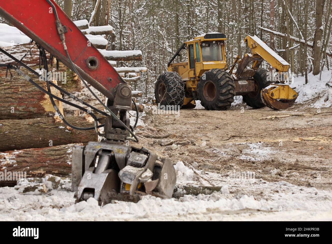 Knuckleboom log loader hi-res stock photography and images - Alamy