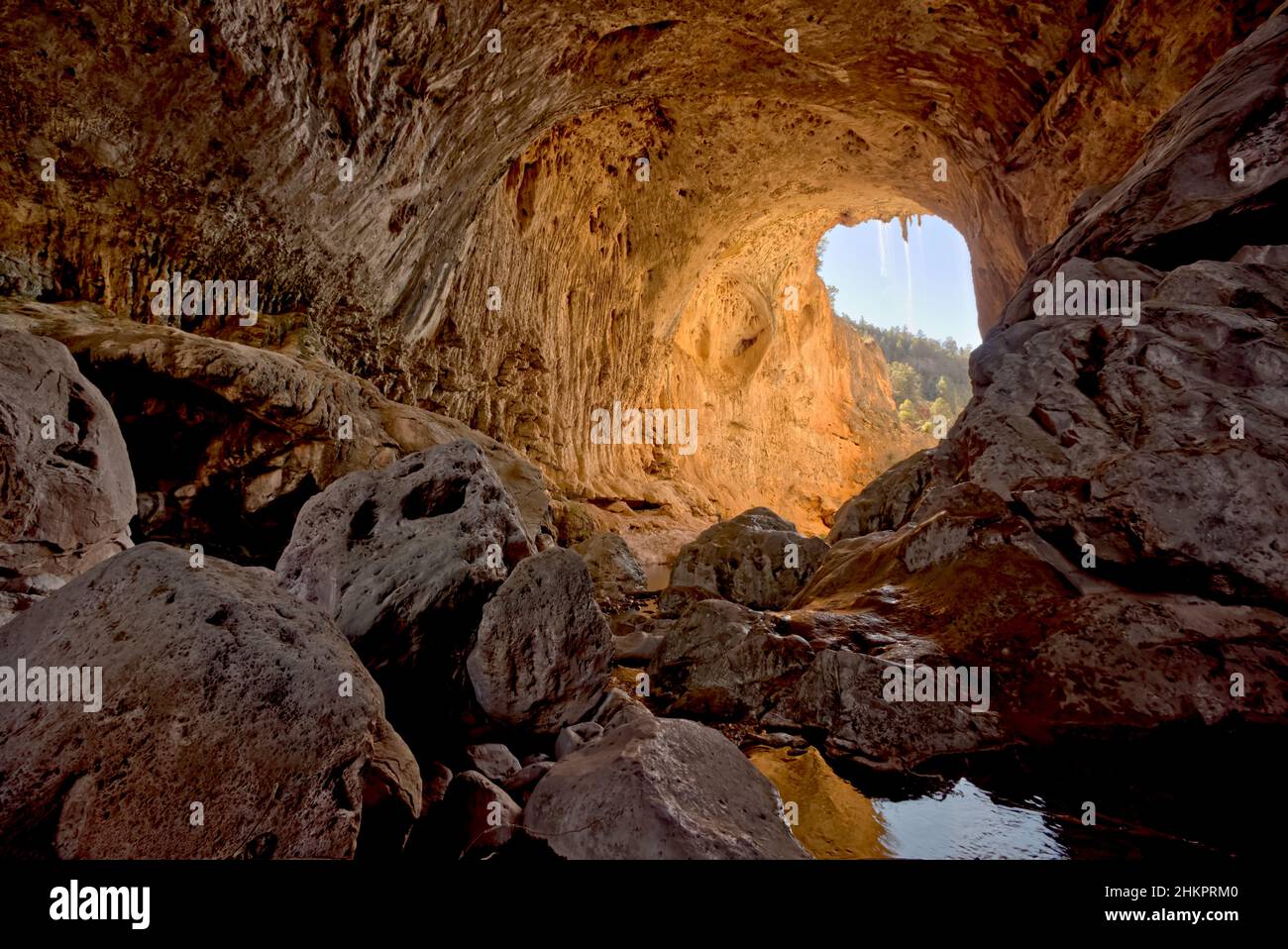 Tonto natural bridge state park arizona hi-res stock photography and ...