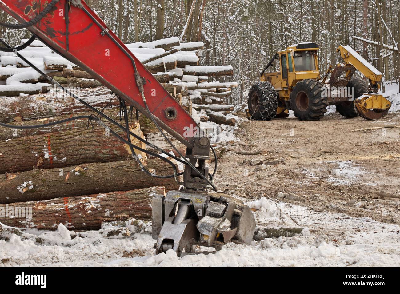 Knuckleboom log loader hi-res stock photography and images - Alamy