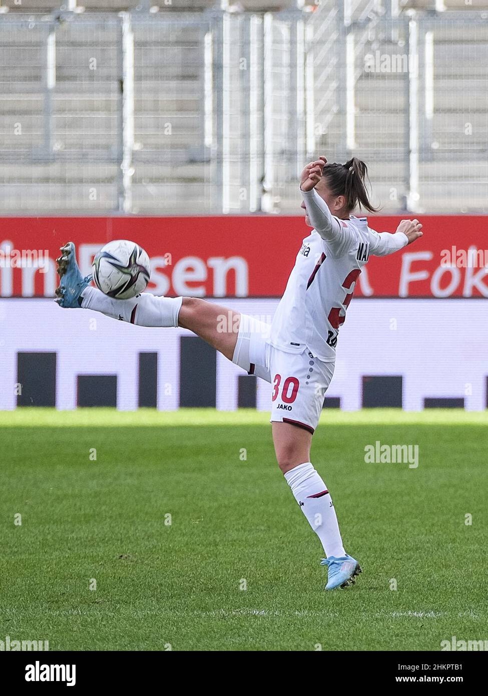 Essen, Germany. 05th Feb, 2022. Essen, Germany, Feb. 05th 2022 Lara Marti (30 Leverkusen) in ...