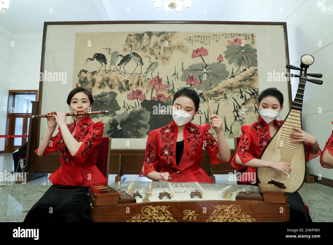 Traditional chinese banquet hall hi-res stock photography and images ...