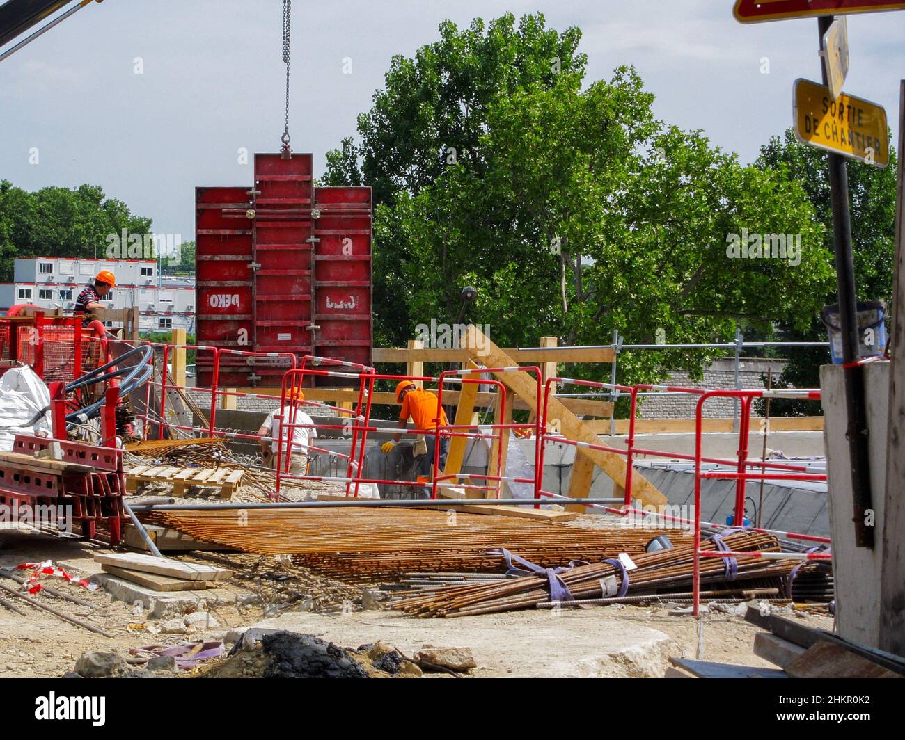 Paris france construction crew hi-res stock photography and images - Alamy