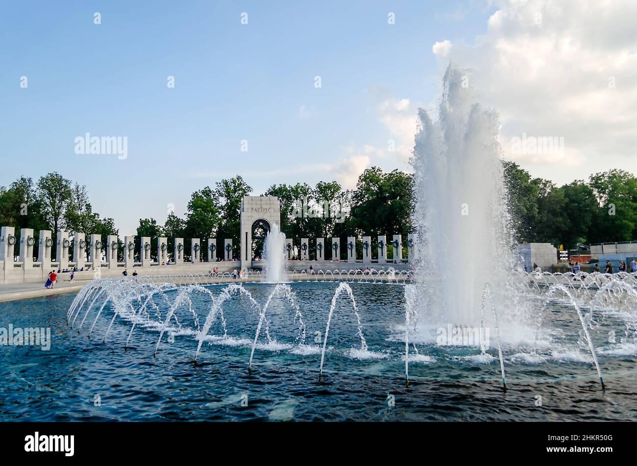 World War II Memorial, iconic landmark on the National Mall in ...