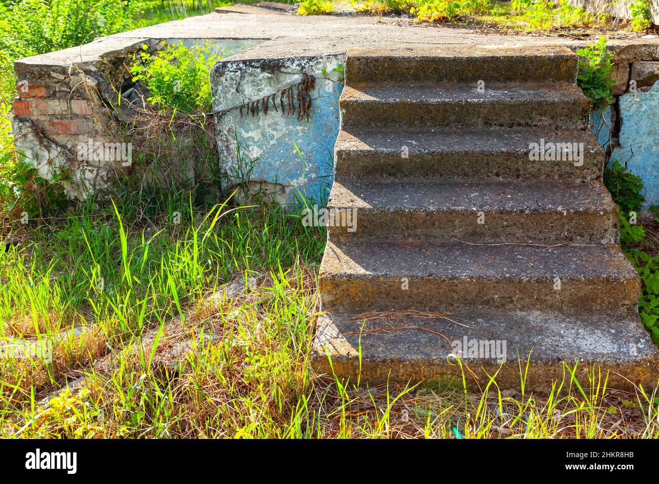 Concrete stairs of ruined house . Staircase of abandoned building Stock ...