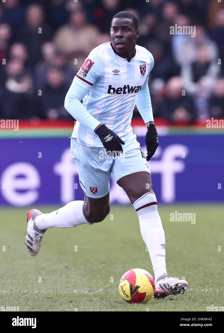 Kurt zouma west ham 2022 hi-res stock photography and images - Alamy
