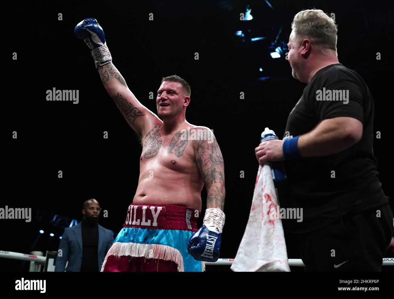 Shane Gill (centre) celebrates victory against Steve Robinson (not ...