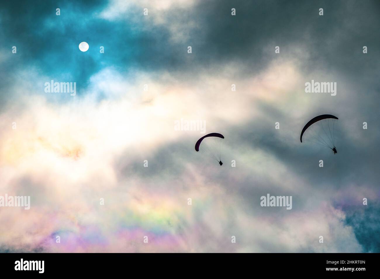 Colorful parachutes hi-res stock photography and images - Alamy