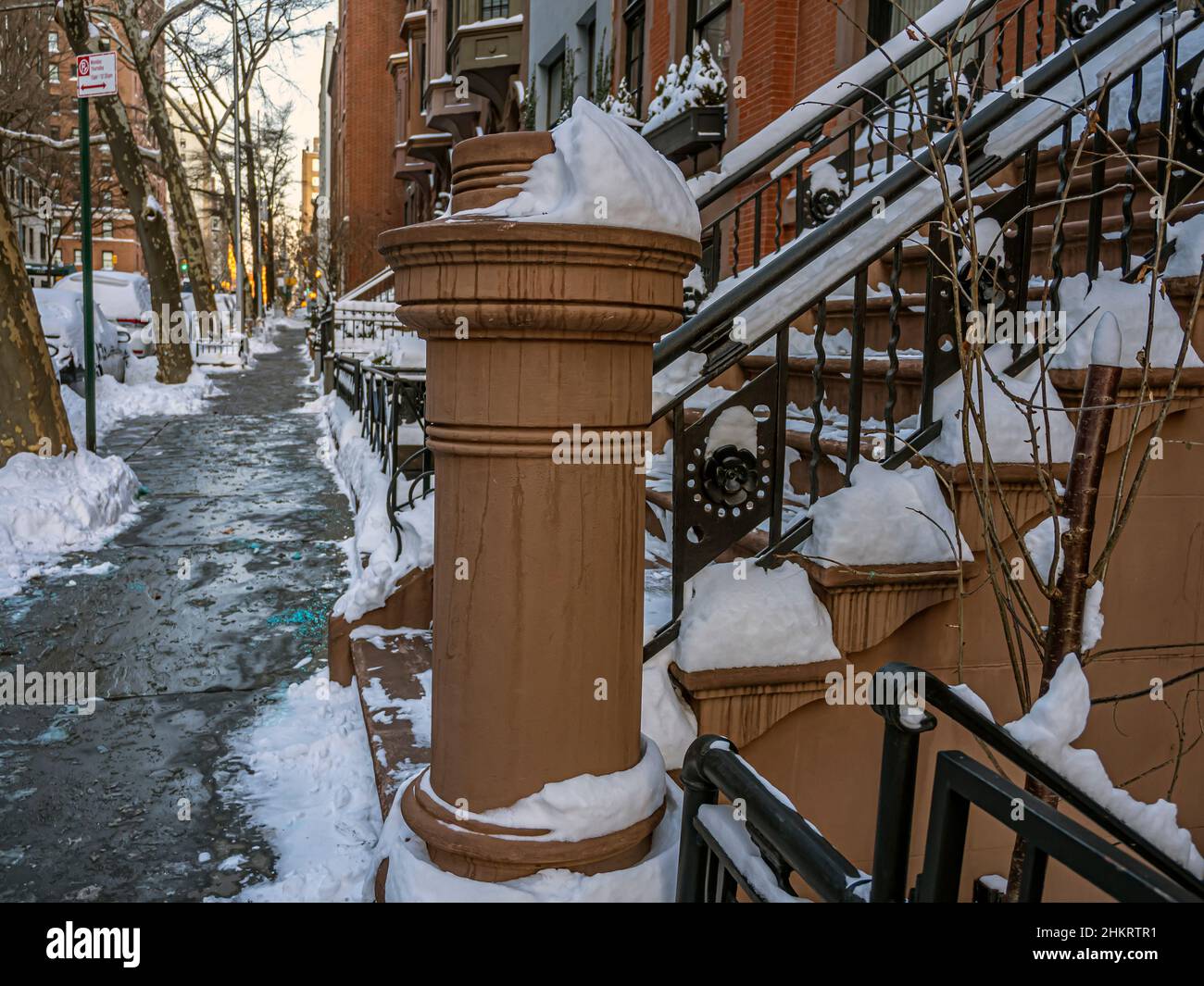 Upper east side brownstone hi-res stock photography and images - Alamy