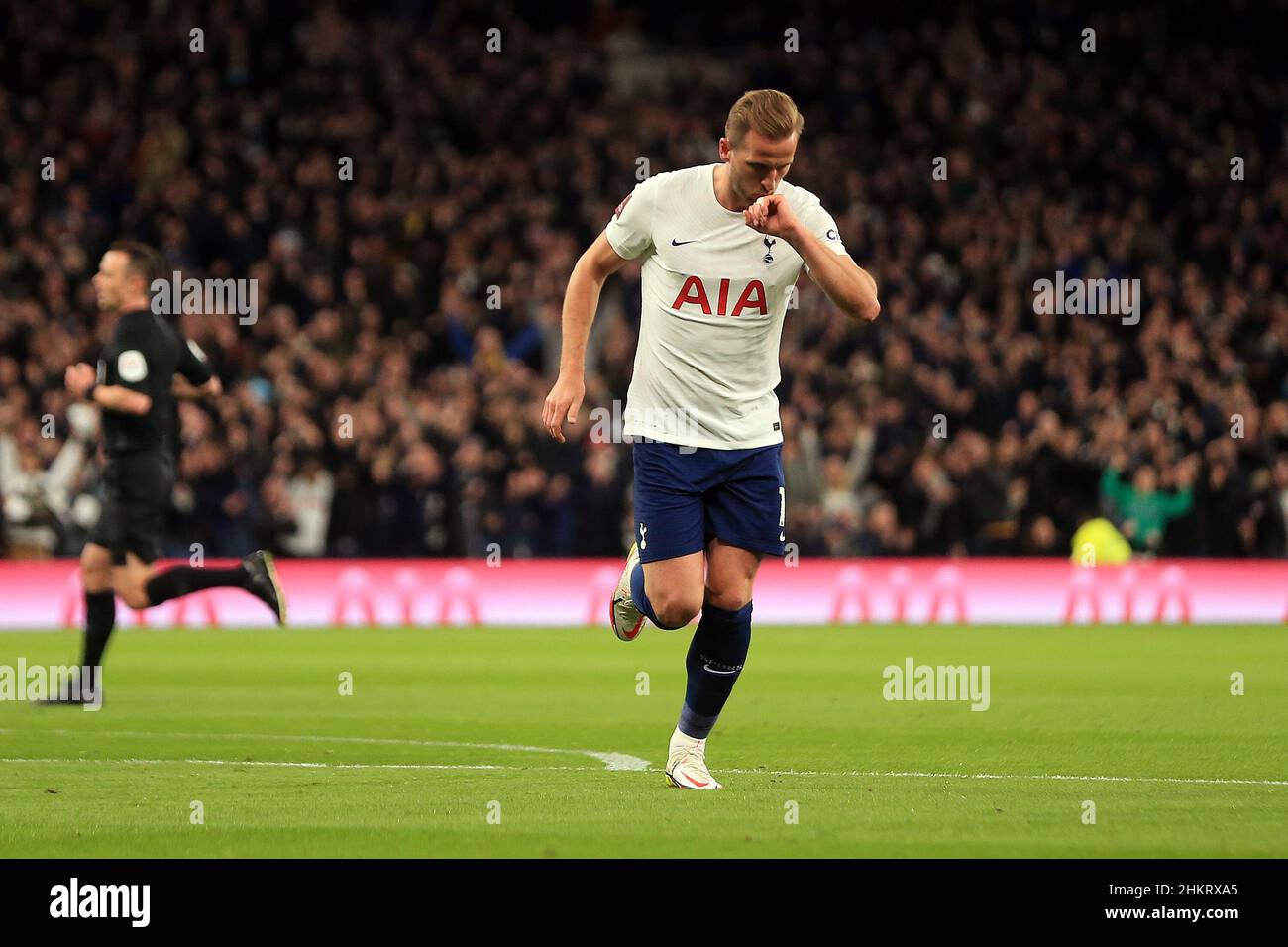 Harry kane goal hi-res stock photography and images - Alamy