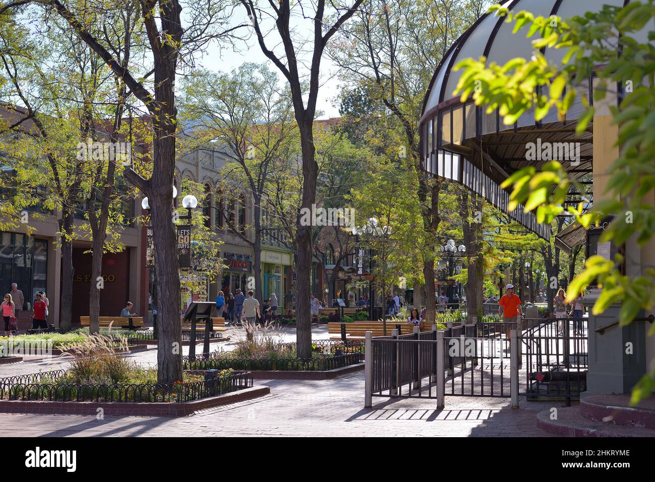 The scenic Pearl Street Mall in downtown, Boulder CO Stock Photo - Alamy