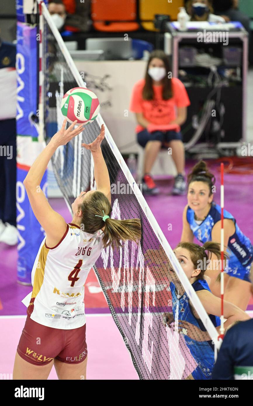 Volleyball setter hi-res stock photography and images - Alamy