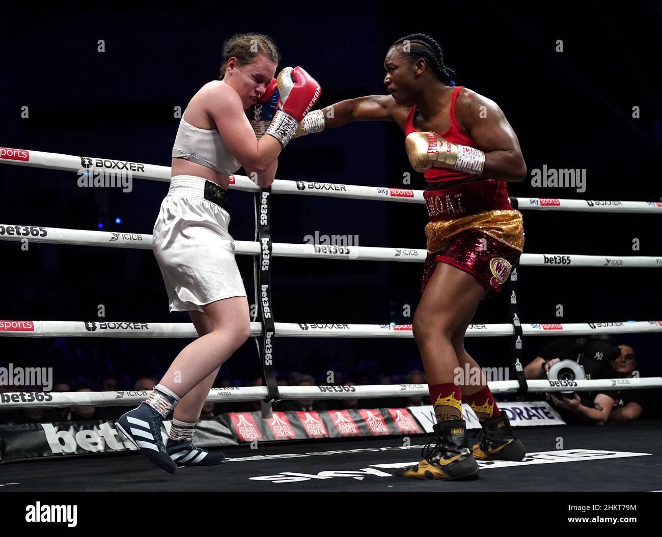 Ema Kozin (left) and Claressa Shields in the WBC/WBA/IBF World ...