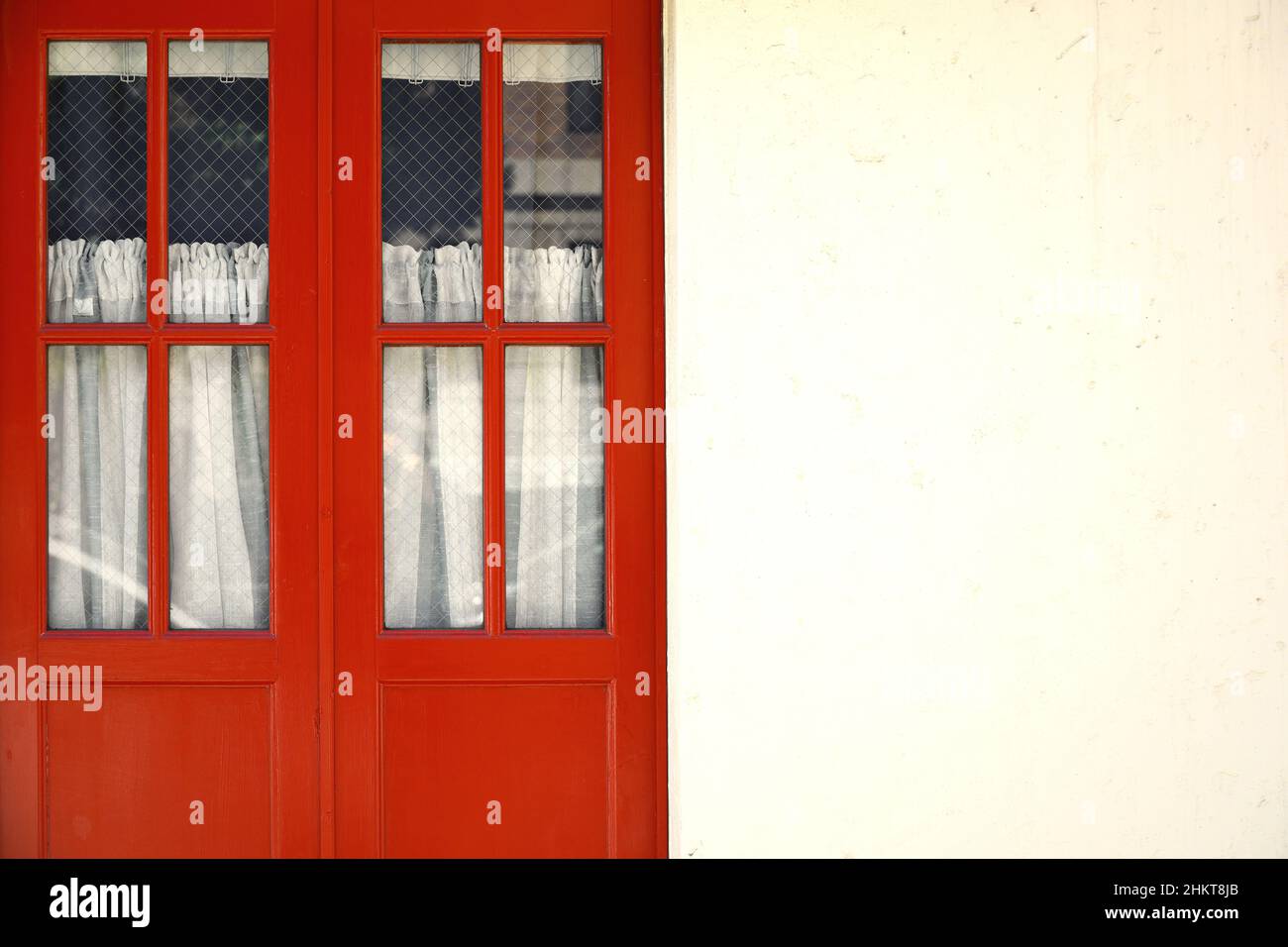 Antique red door and white exterior wall Stock Photo - Alamy