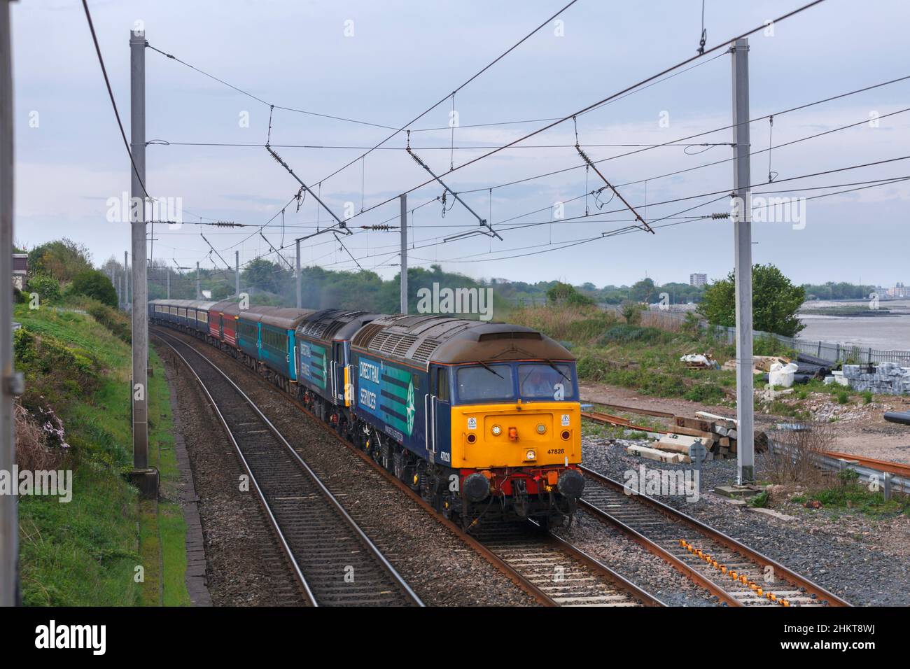 2 Direct rail Services class 47 diesel locomotives 47828 + 47813 ...