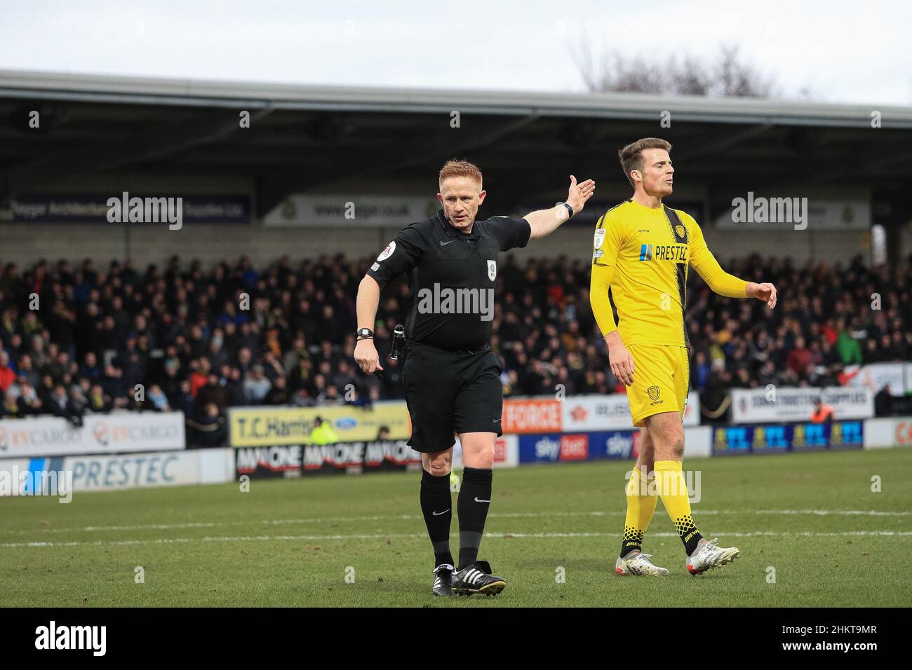 Soccer referee alan young hi-res stock photography and images - Alamy