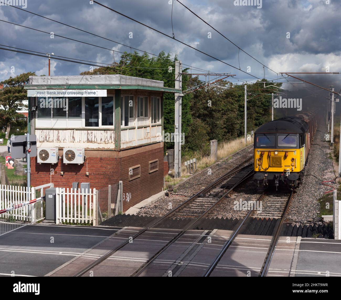 Colas Rail Freight class 56 locomotive passing the closed signal box at ...