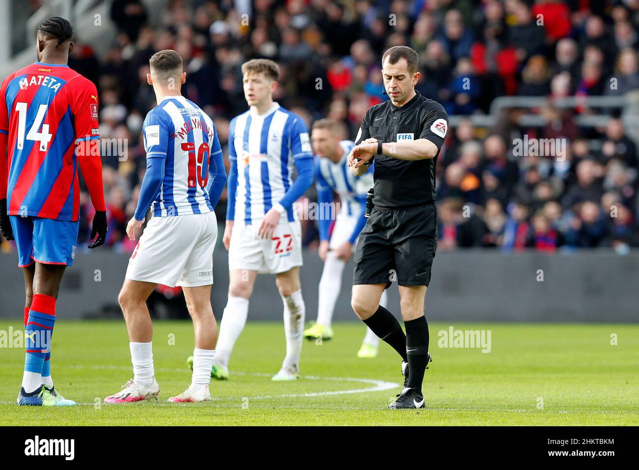 Referee, Peter Bankes in action Stock Photo - Alamy