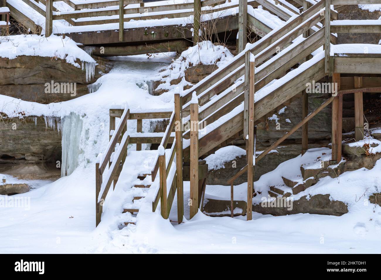 Wooden pathway along the snow covered landscape. Matthiessen State Park ...