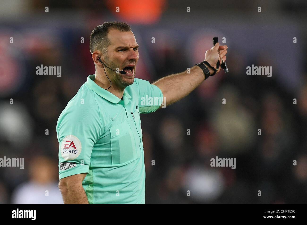 Tim robinson referee hi-res stock photography and images - Alamy