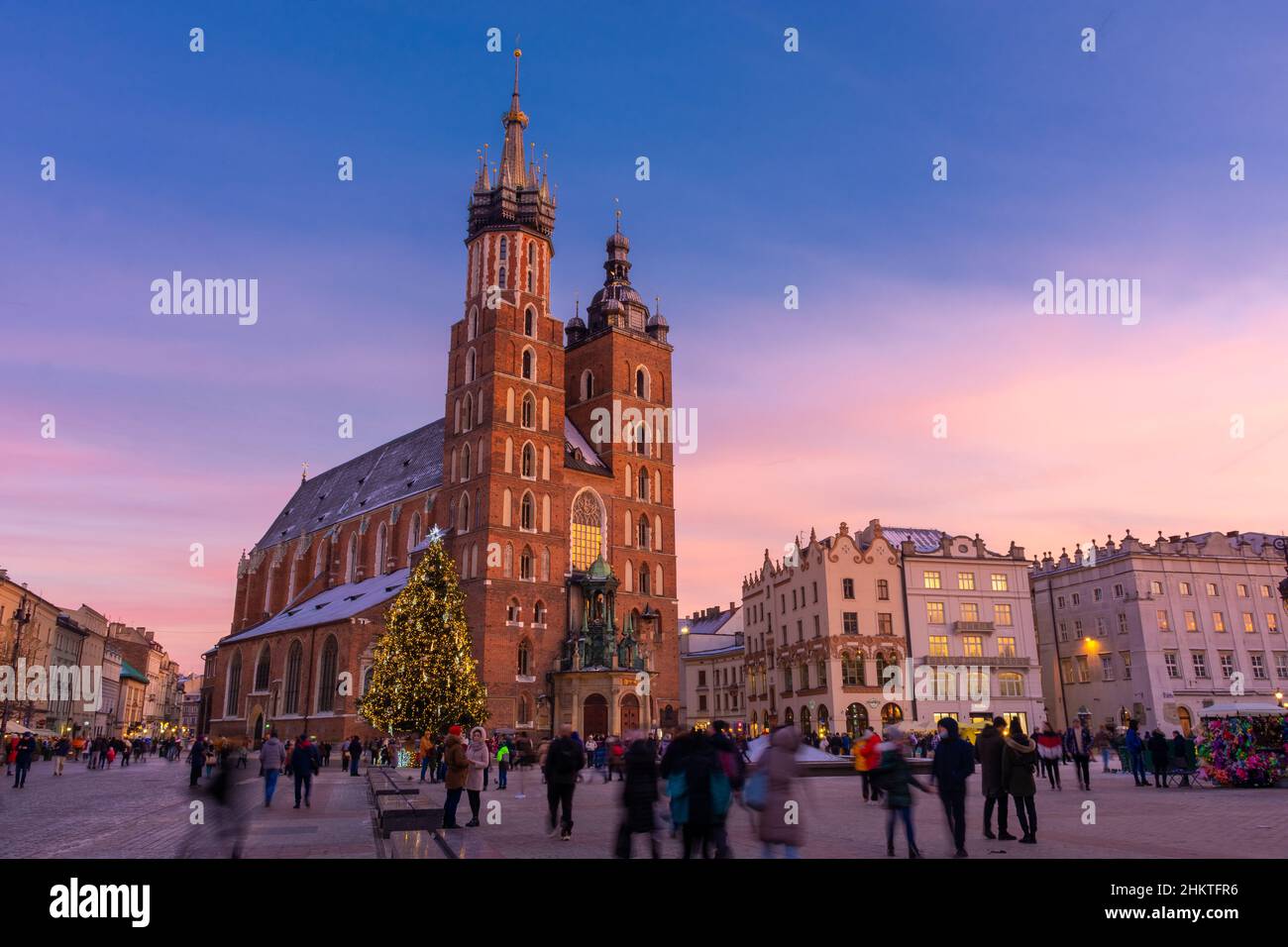 KRAKOW, POLAND, 7 JANUARY 2022: Sunset over the St. Mary's Basilica in ...
