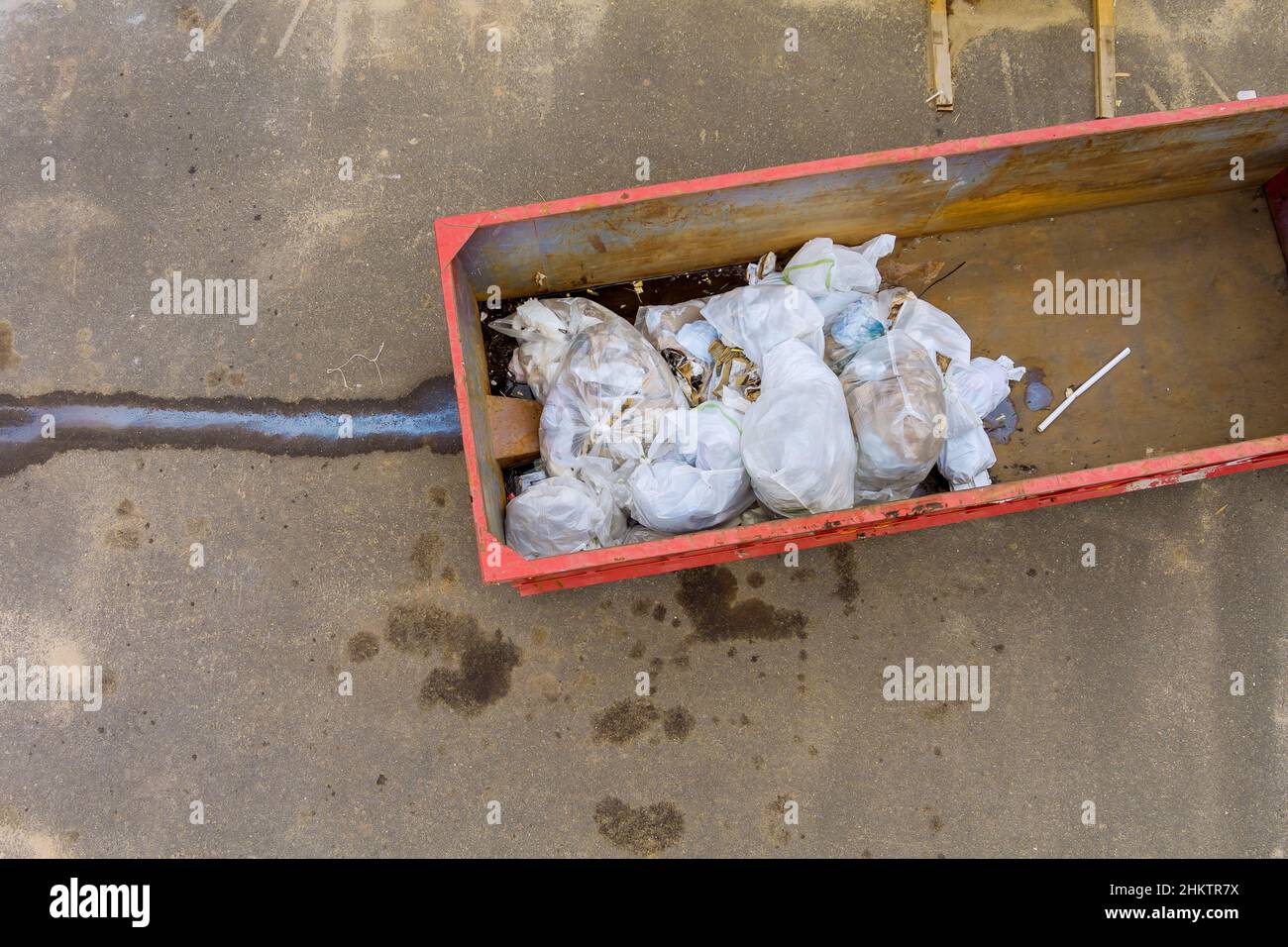 Building container for garbage construction waste Stock Photo - Alamy