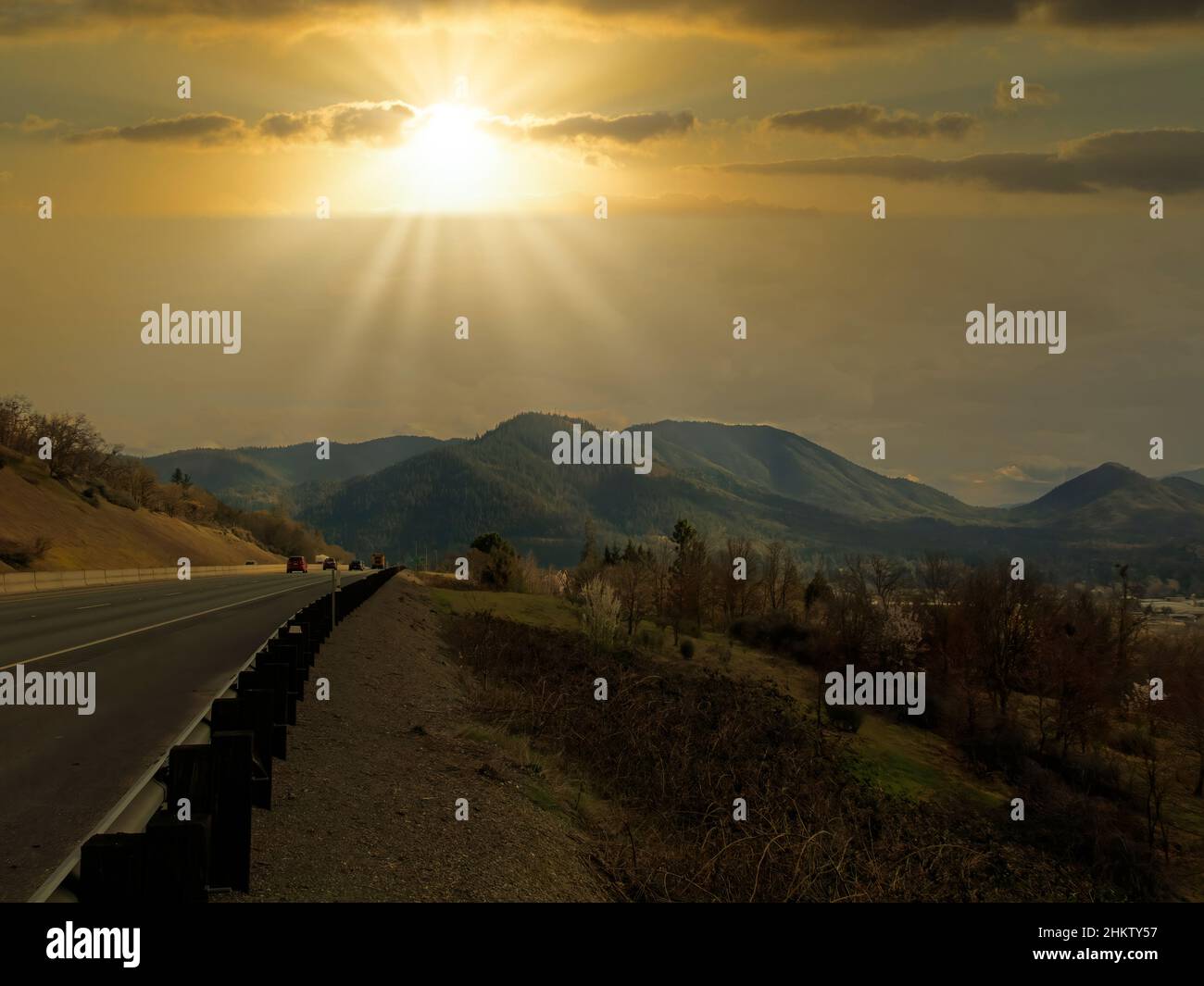 Sunset on freeway in southern Oregon at Grants Pass Stock Photo - Alamy
